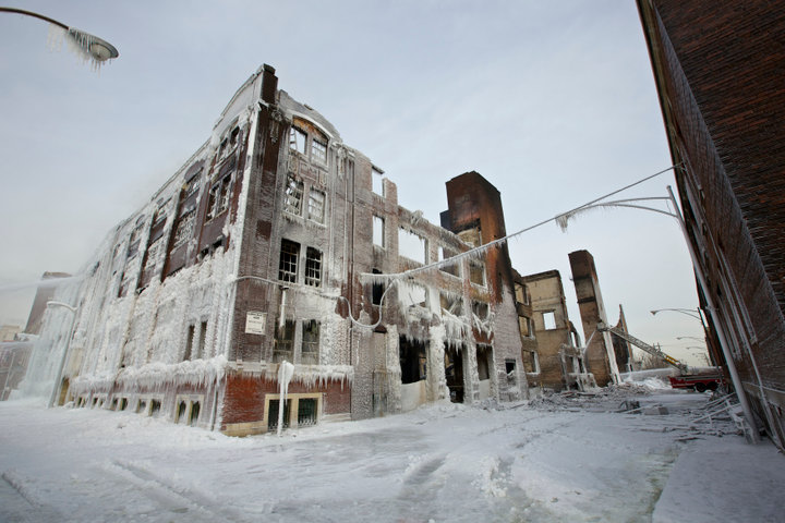 The ruins of a warehouse that started burring in Chicago Tuesday are ...