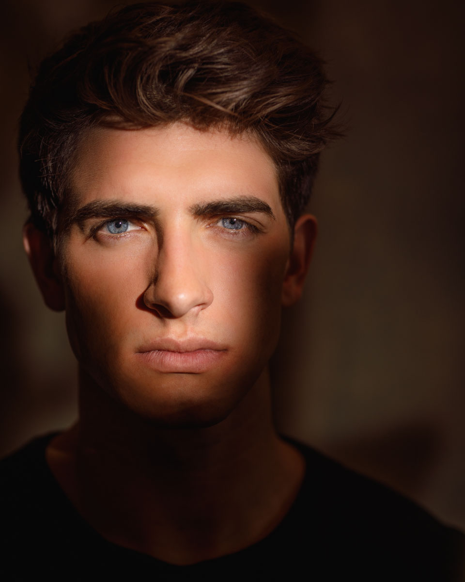 Making a custom Cucoloris to create dramatic portraits