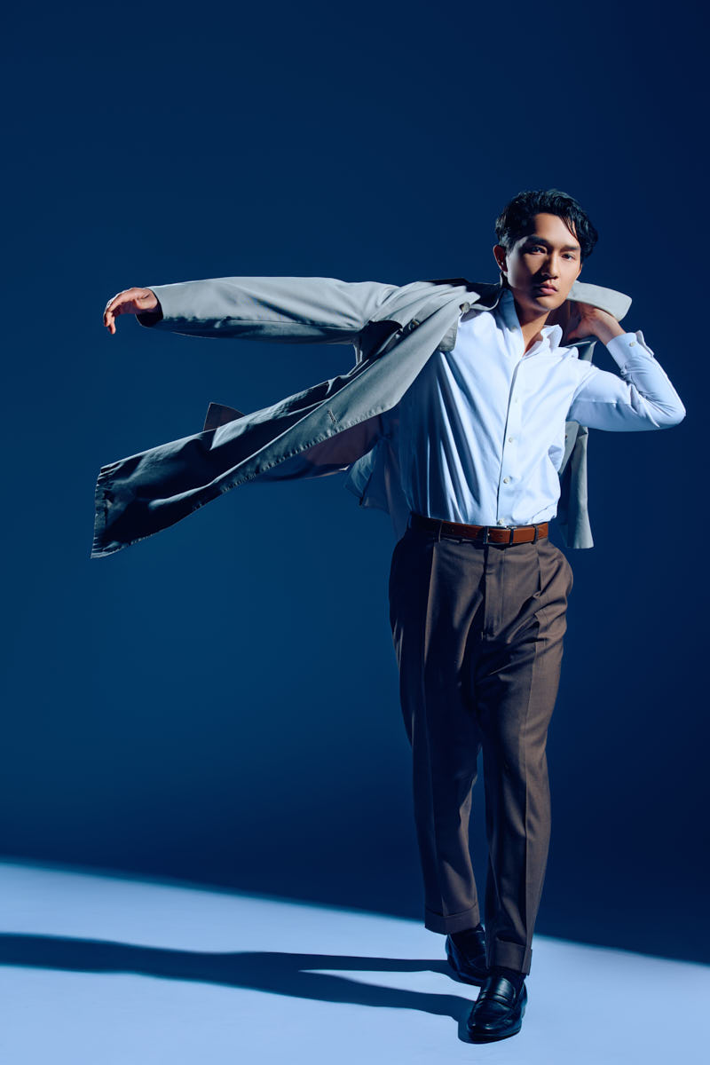 Male Model Poses in Chicago