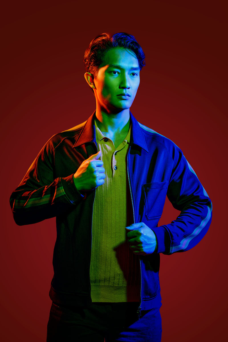 Male Model Poses in Chicago