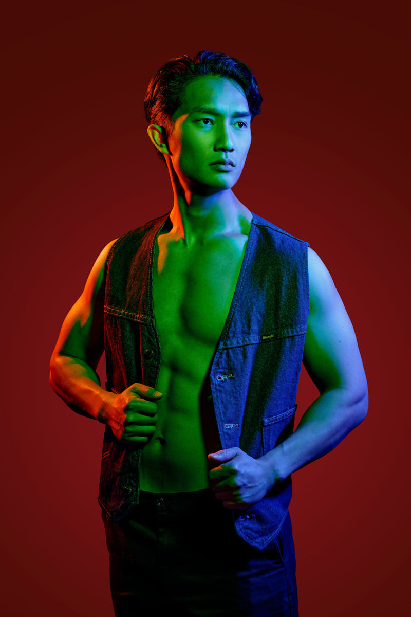 Male Model Poses in Chicago
